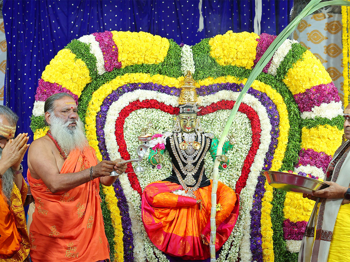 శ్రీశైలంలో అంగరంగ వైభవంగా రథోత్సవం (ఫొటోలు) | Ugadi 2024 Brahmotsavam ... శ్రీశైలంలో అంగరంగ వైభవంగా రథోత్సవం (ఫొటోలు) | Ugadi 2024 Brahmotsavam ...